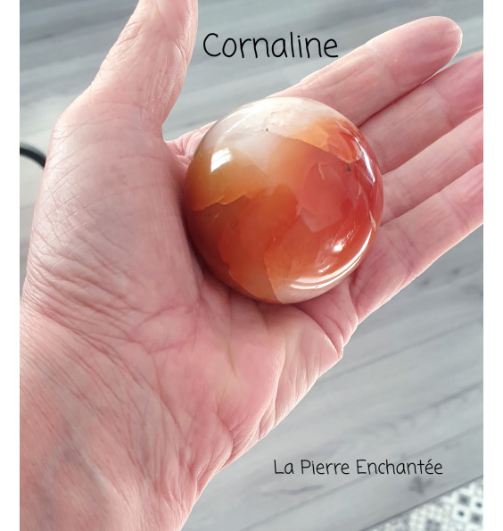 Cornaline sphère de Madagascar.